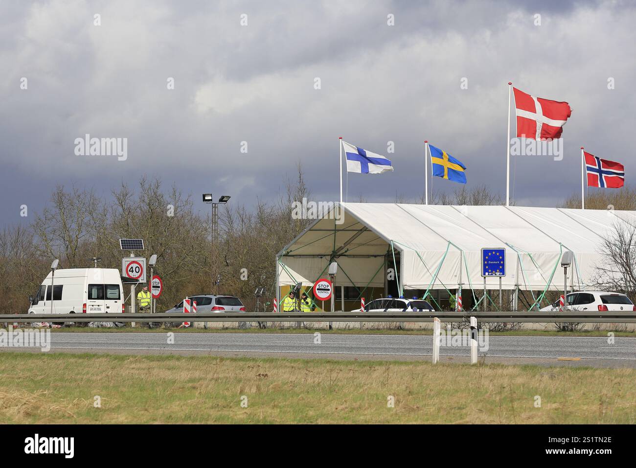 Ellund border crossing between Germany and Denmark on the A7 motorway ...