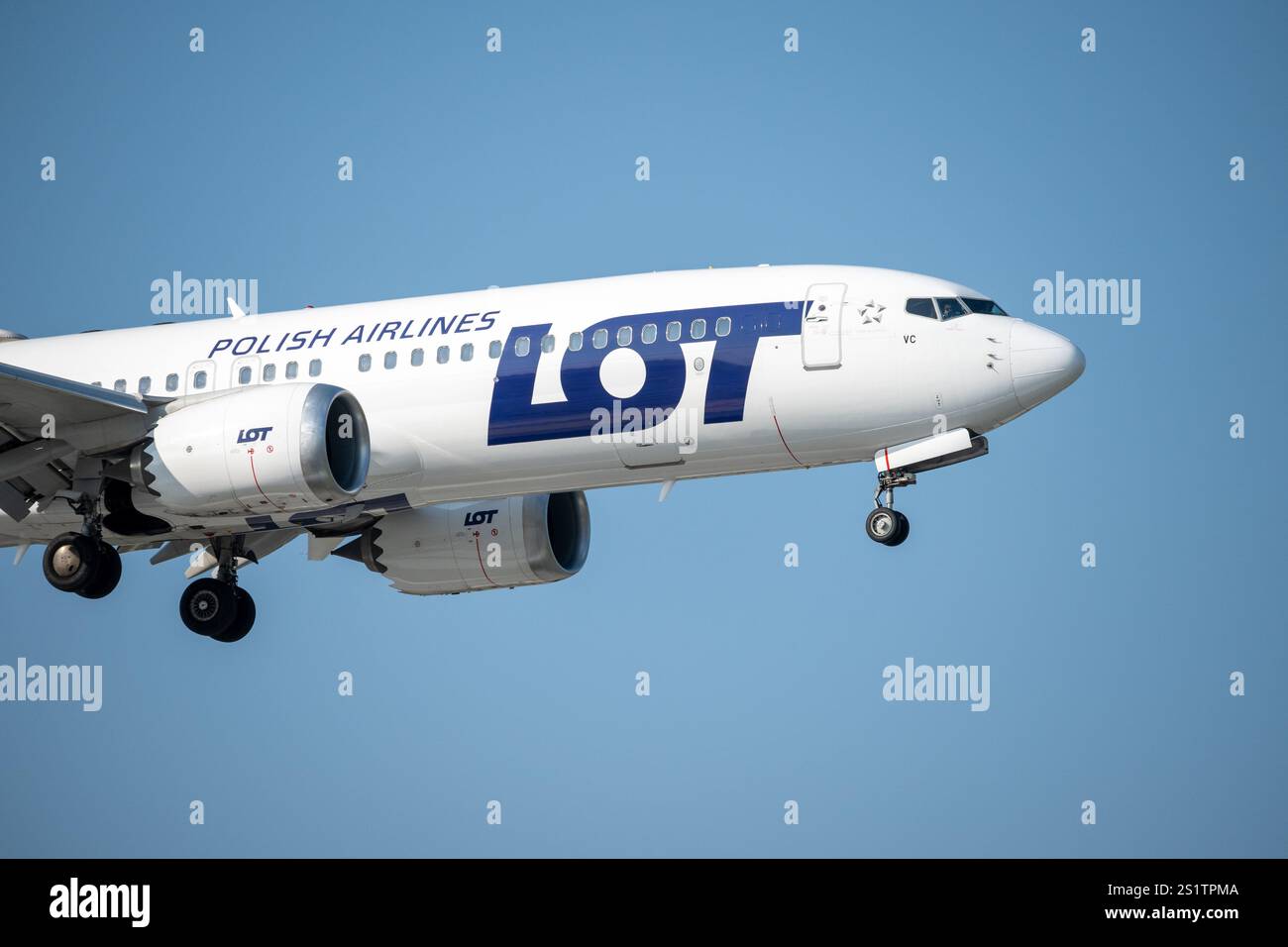 LOT Polish Airlines Boeing 737 landing at Warsaw Chopin Airport 28.08.2024 Stock Photo - Alamy