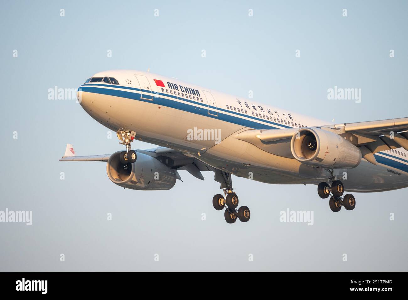 Airbus a330 airliner landing hi-res stock photography and images - Alamy