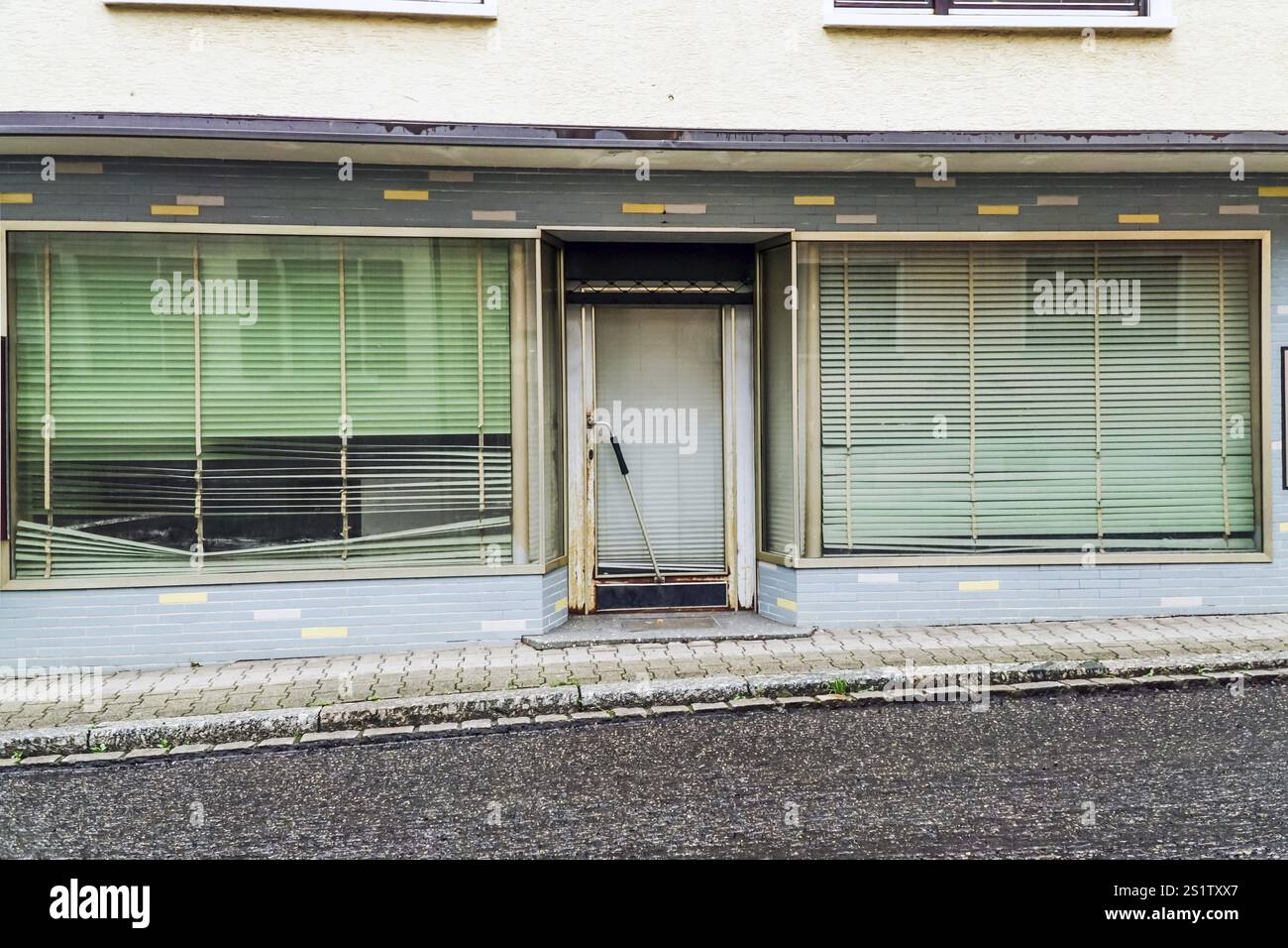 Run-down shop with closed blinds Stock Photo - Alamy