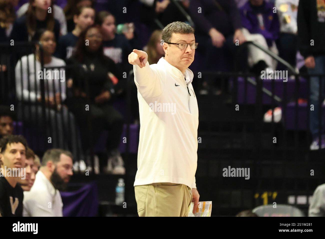 Baton Rouge, United States. 04th Jan, 2025. Vanderbilt Commodores head ...