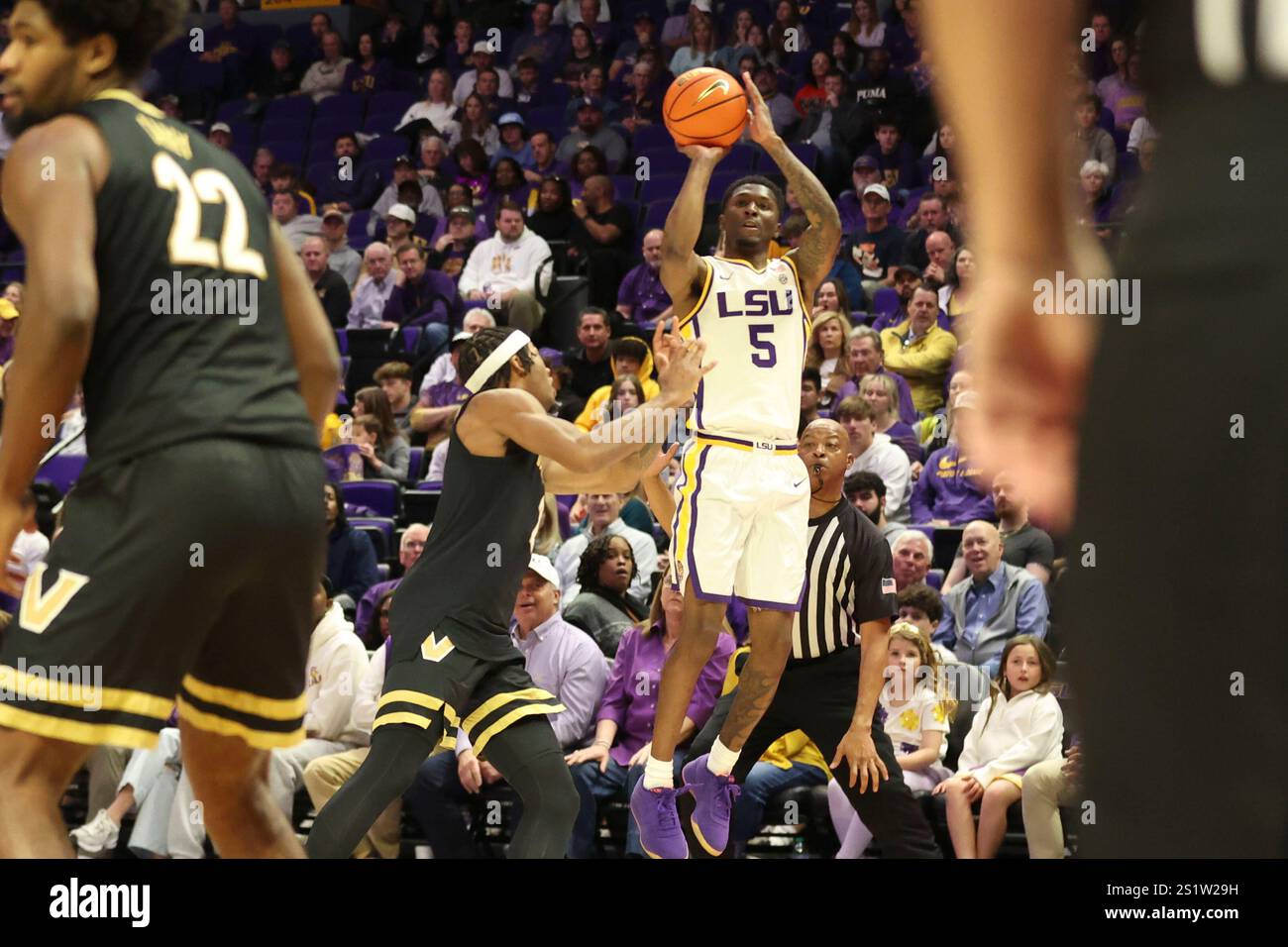 Baton Rouge, United States. 04th Jan, 2025. LSU Tigers guard Cam Carter ...