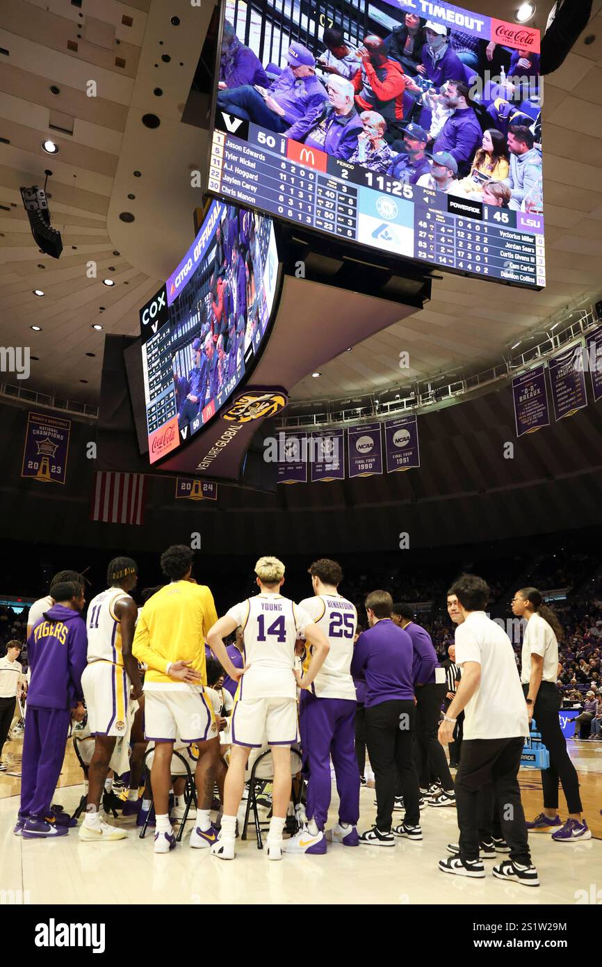 Baton Rouge, United States. 04th Jan, 2025. The LSU Tigers huddle ...
