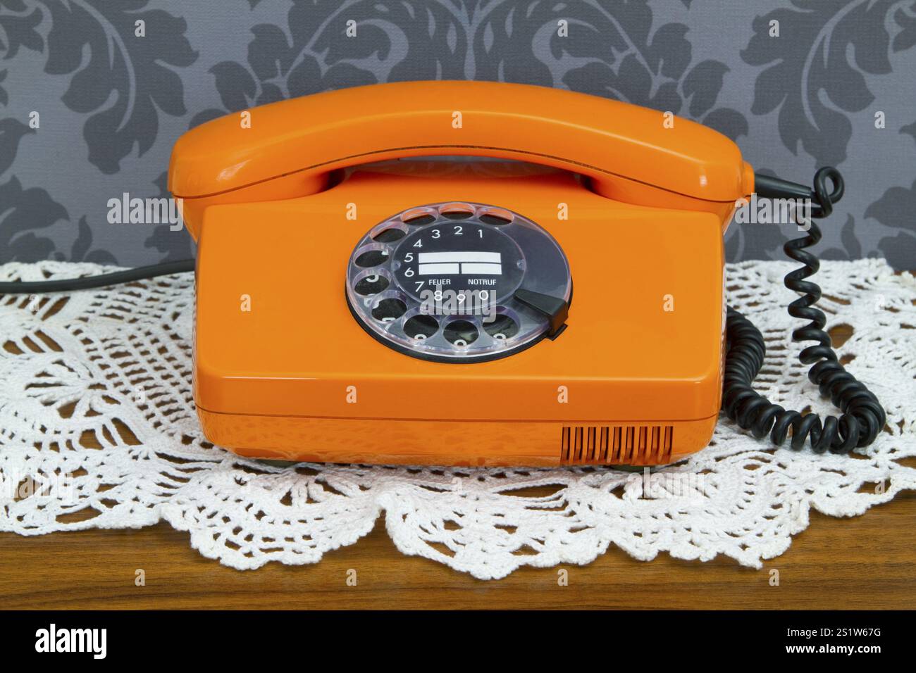 Photo of old telephone set hi-res stock photography and images - Alamy