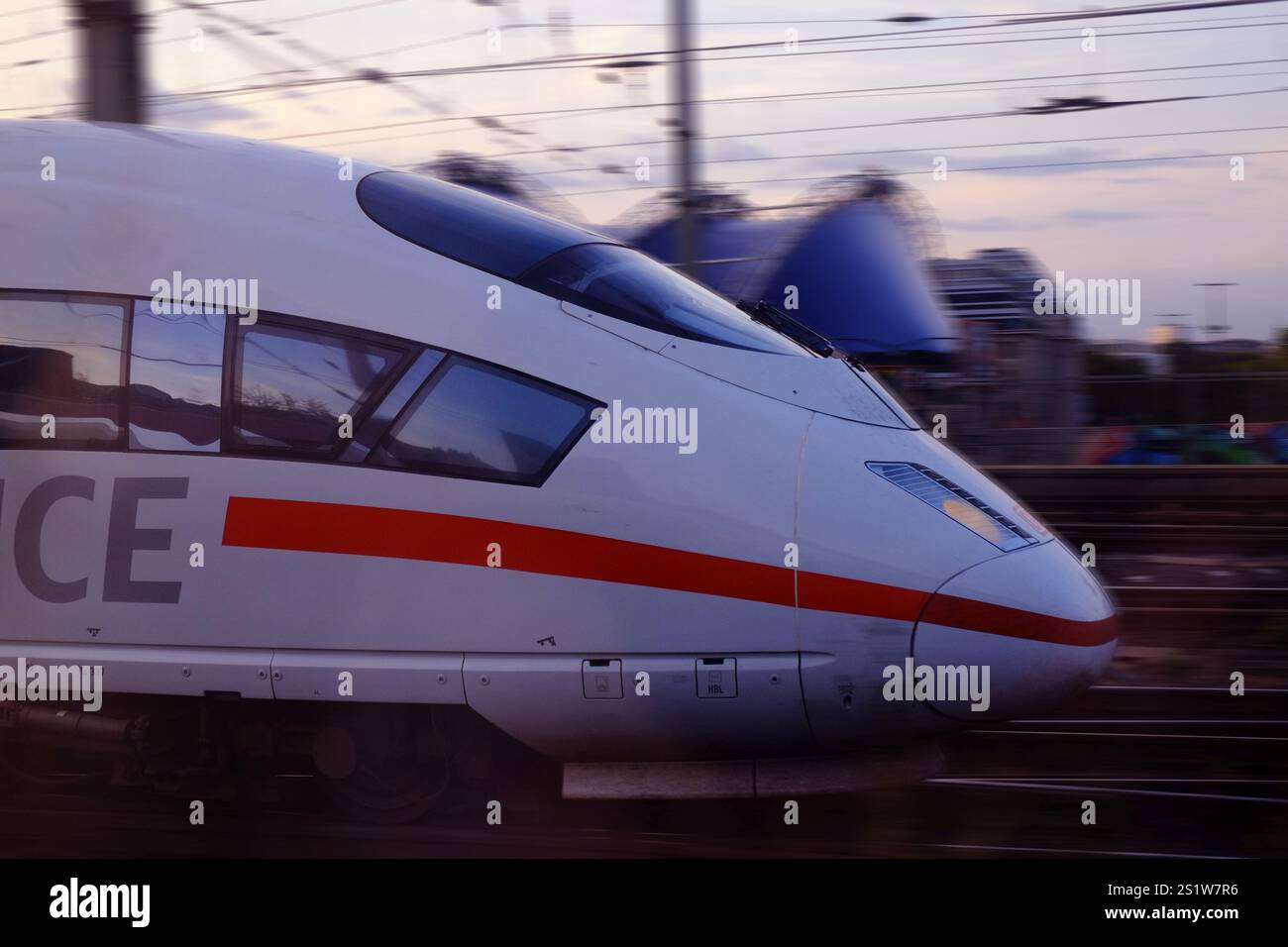 Intercity-Express: the elegant Zugspitze, which also houses the driver ...