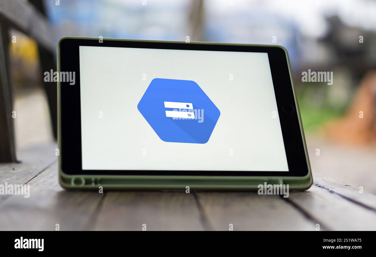 Google Cloud Storage Logo on Smartphone Stock Photo - Alamy