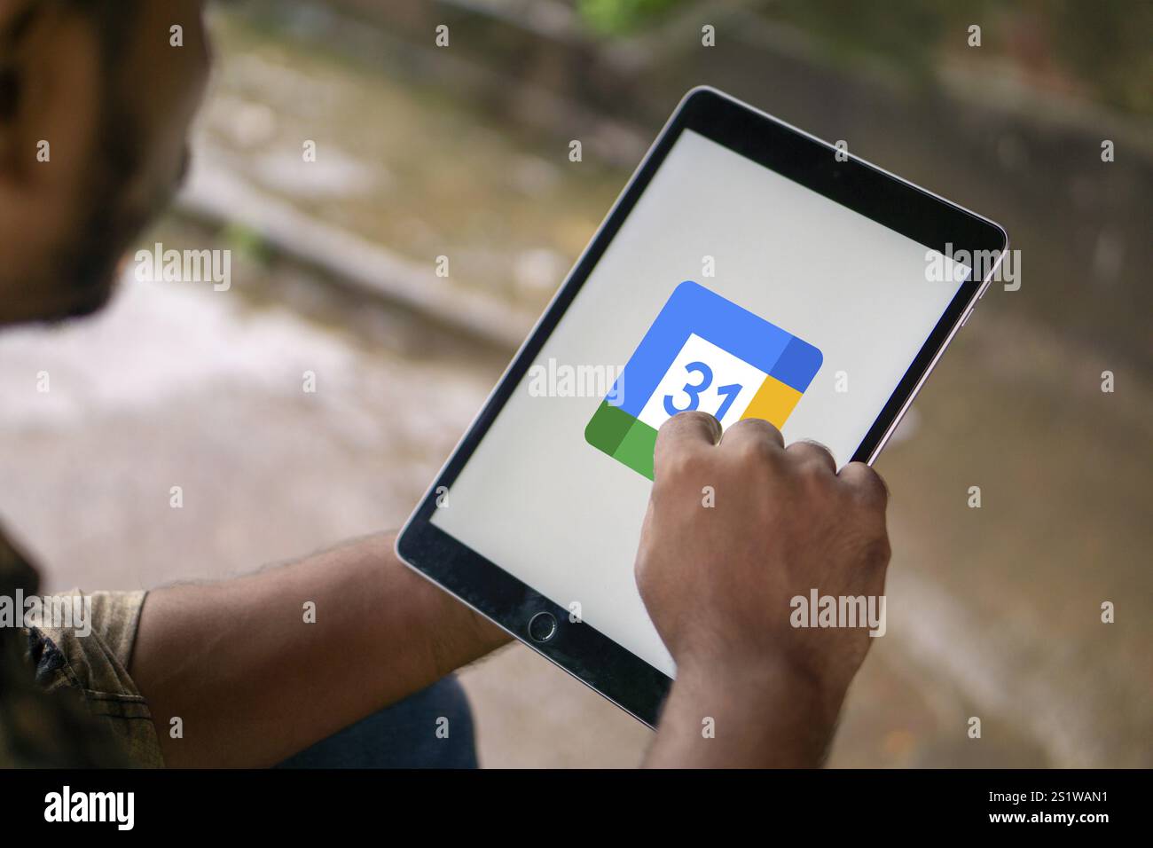 Google Calendar logo is displayed on smartphone Stock Photo - Alamy