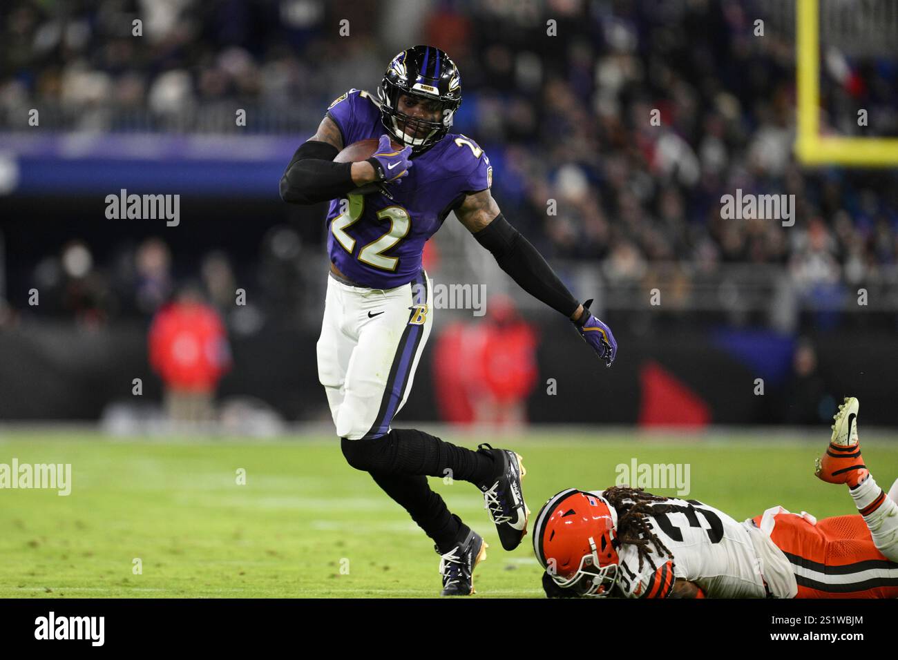 Baltimore Ravens running back Derrick Henry (22) runs the ball against ...