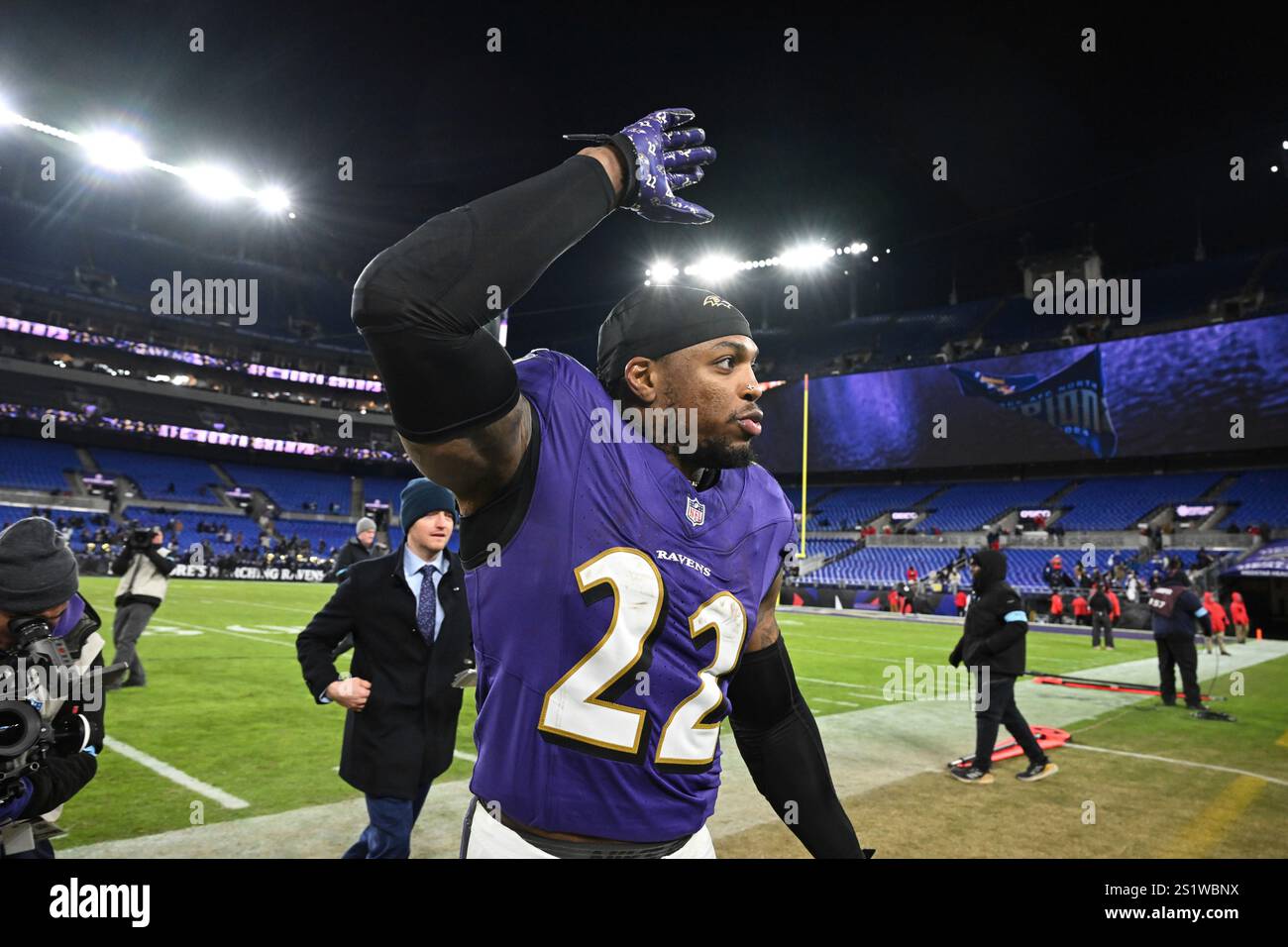 Baltimore Ravens running back Derrick Henry (22) waves to the crowd ...