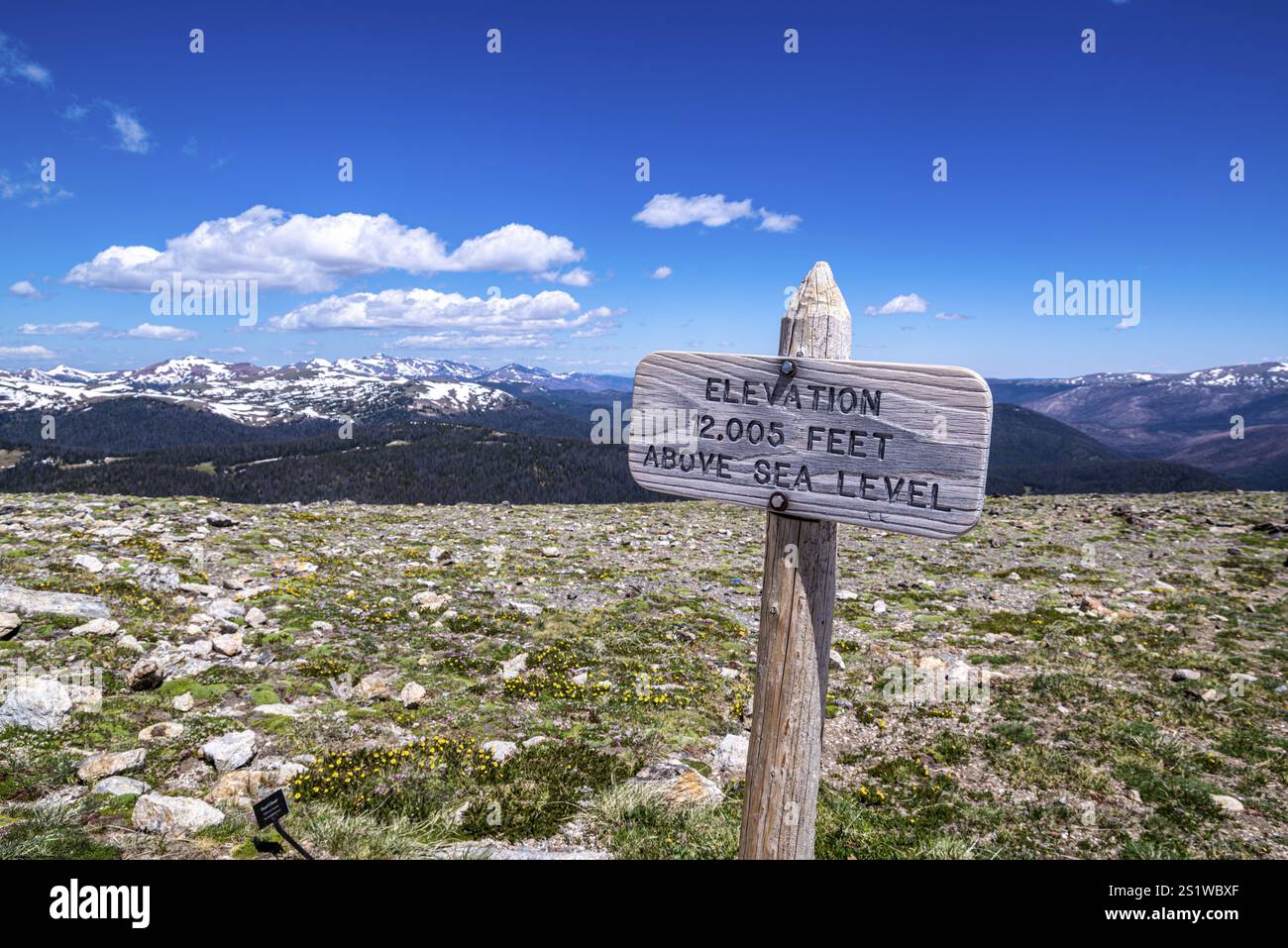 Rocky Mountains National Park view from 4000 m Trail Ridge viewpoint ...