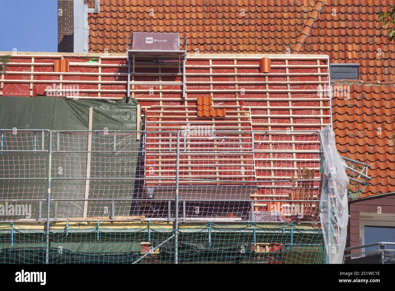 Construction site with scaffolding and roof truss on a residential ...