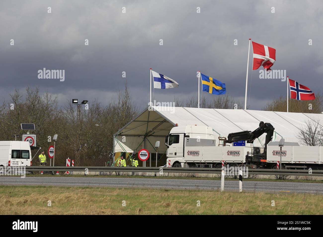 Ellund border crossing between Germany and Denmark on the A7 motorway ...