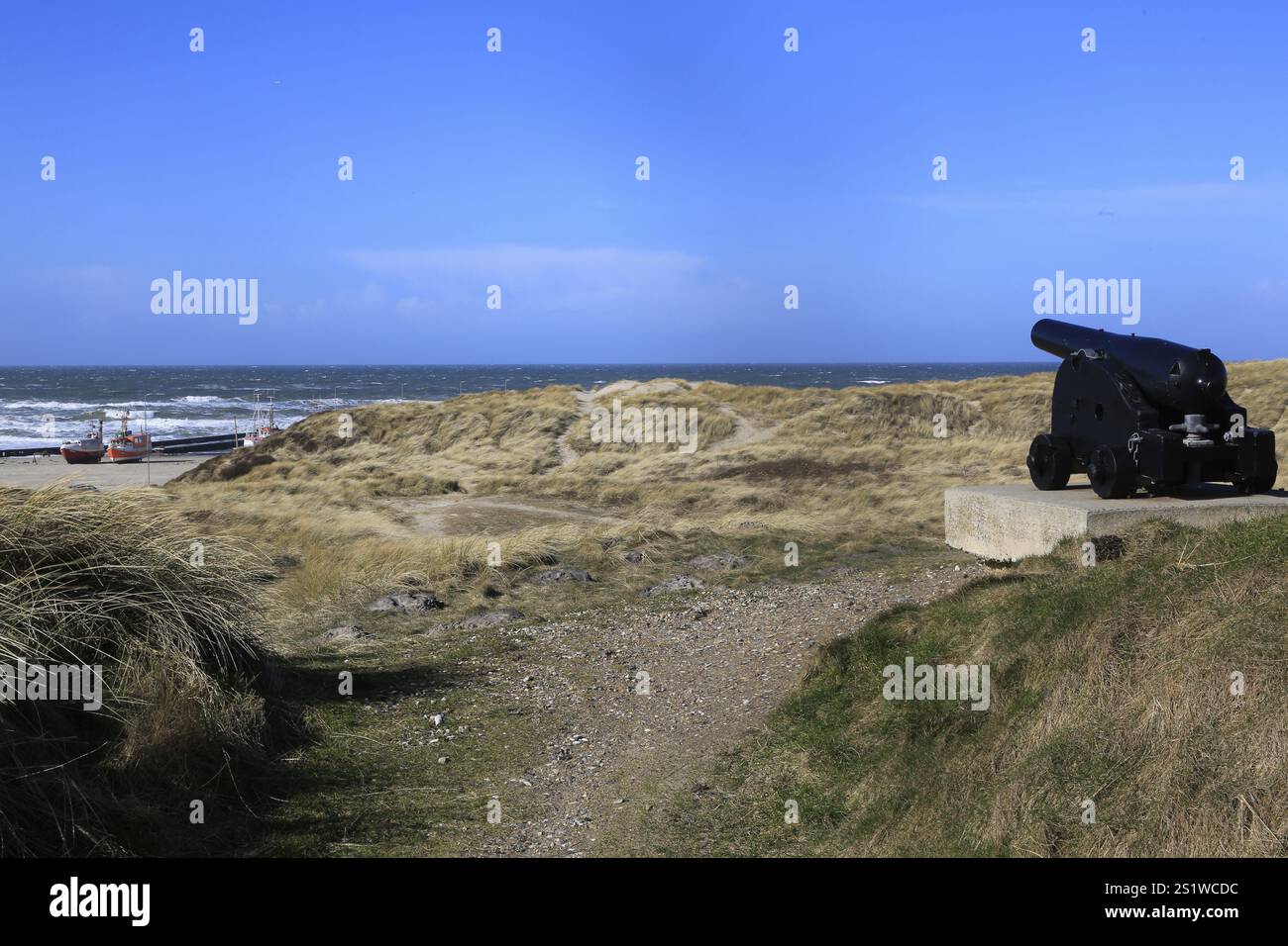 Signalling cannons hi-res stock photography and images - Alamy