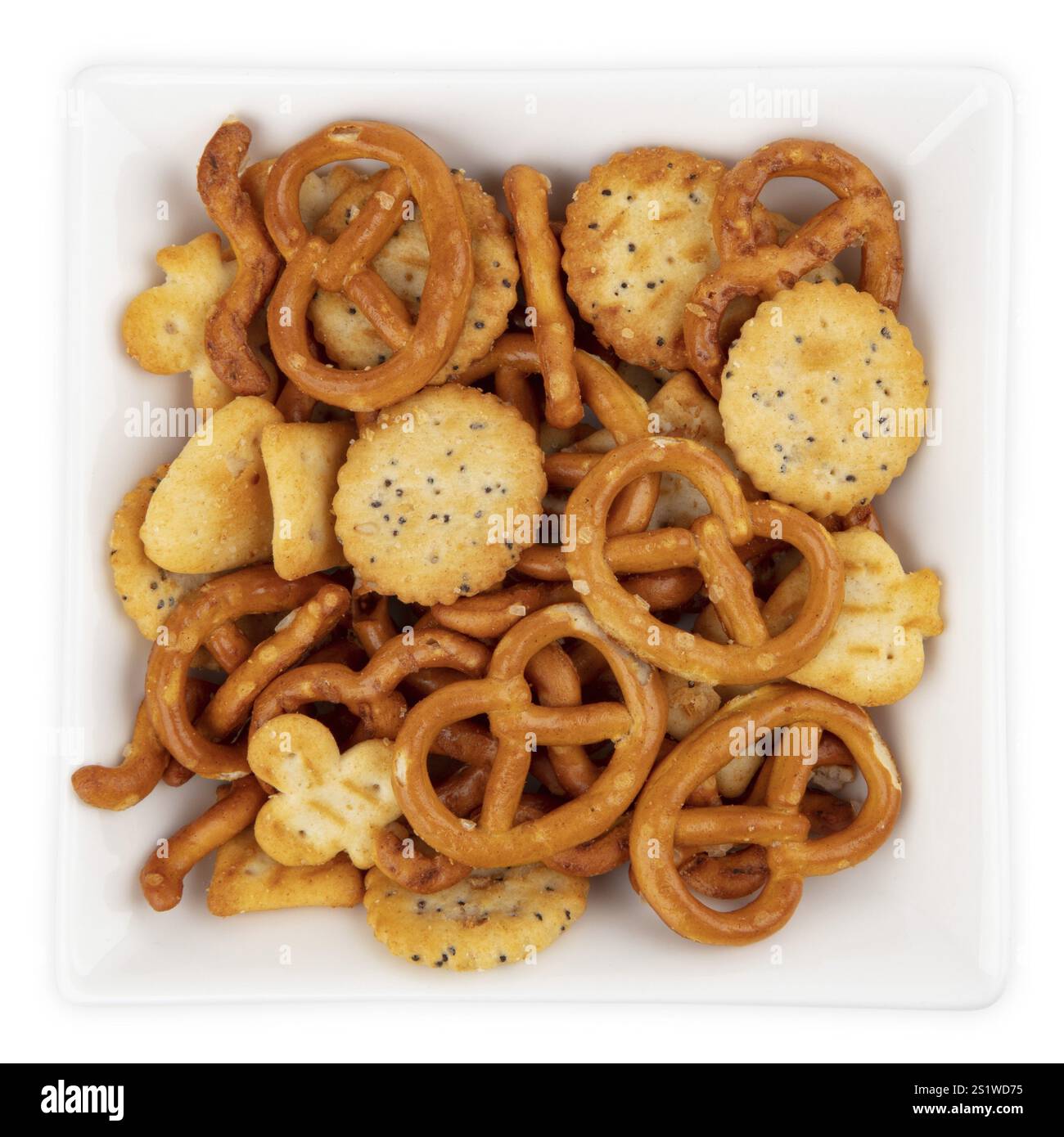 Snacks Mix in einer Schuessel isoliert auf weissem Hintergrund Stock ...