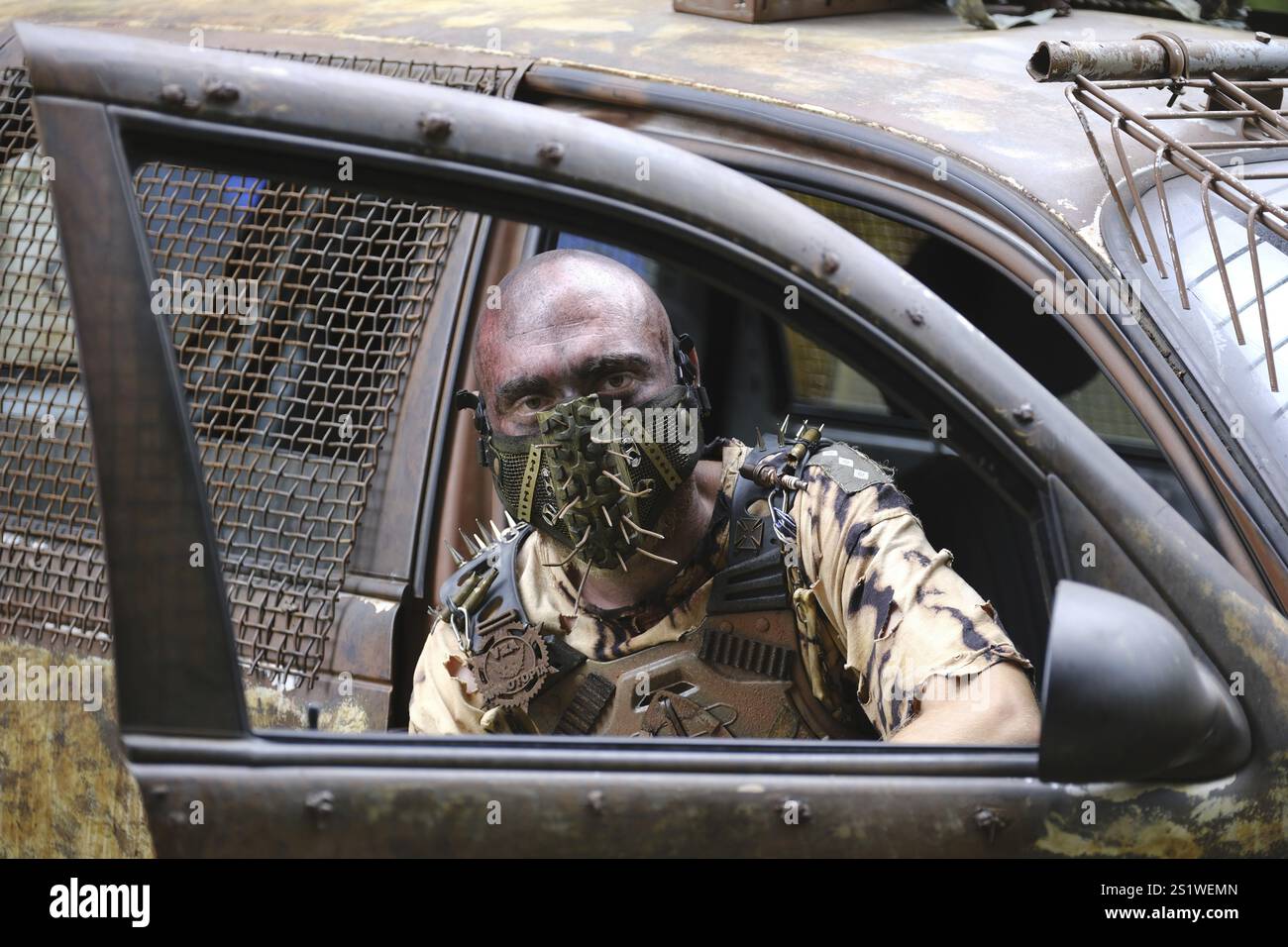 Post apocalyptic male hi-res stock photography and images - Alamy