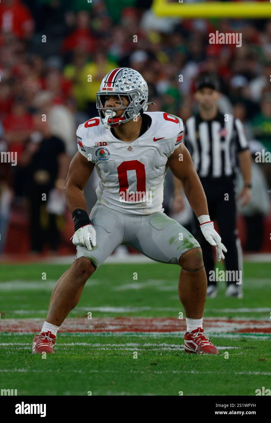 January 01, 2025 Ohio State Buckeyes linebacker Cody Simon (0) in ...