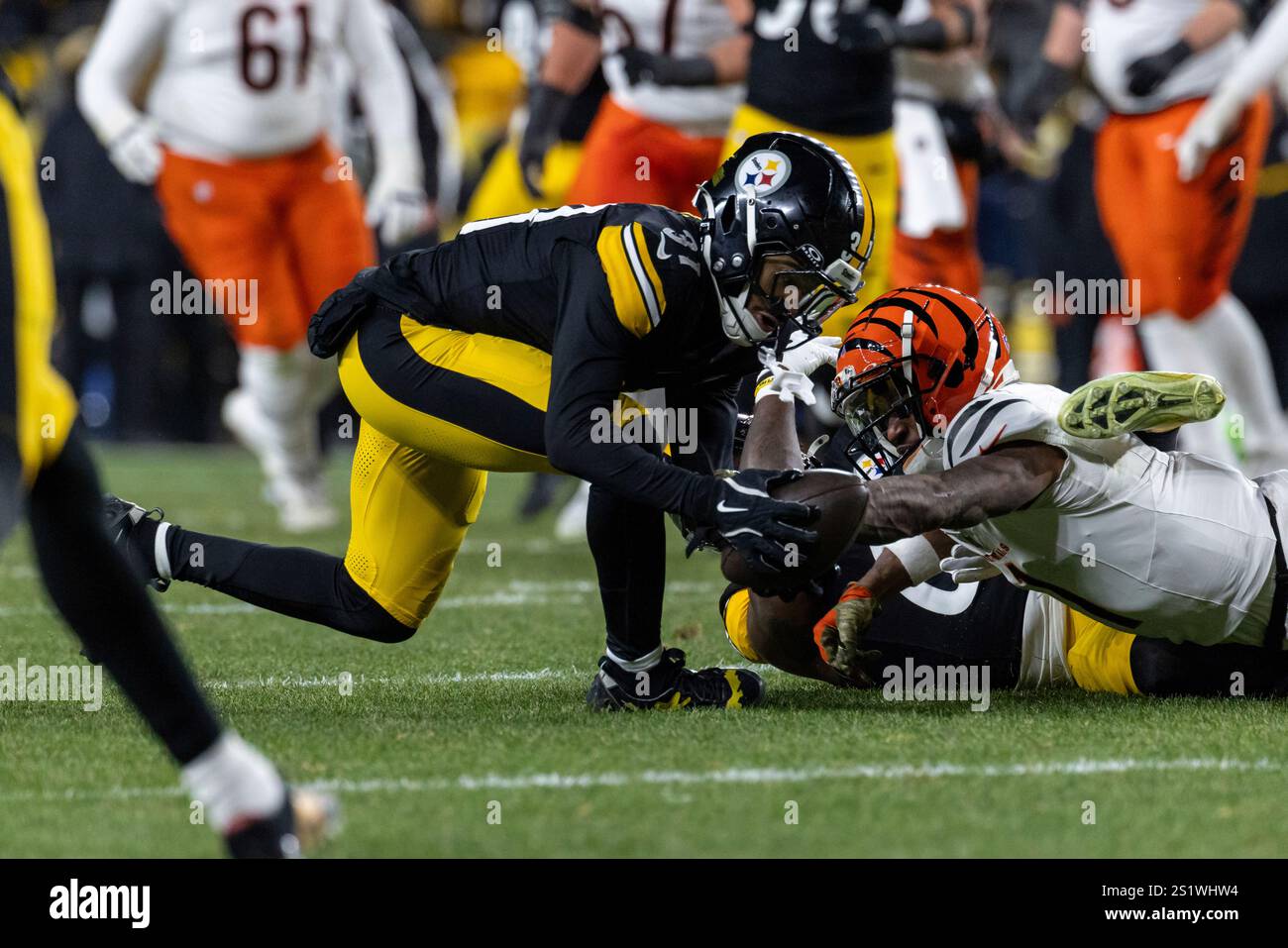 Pittsburgh Steelers cornerback Beanie Bishop Jr. (31) intercepts a pass ...