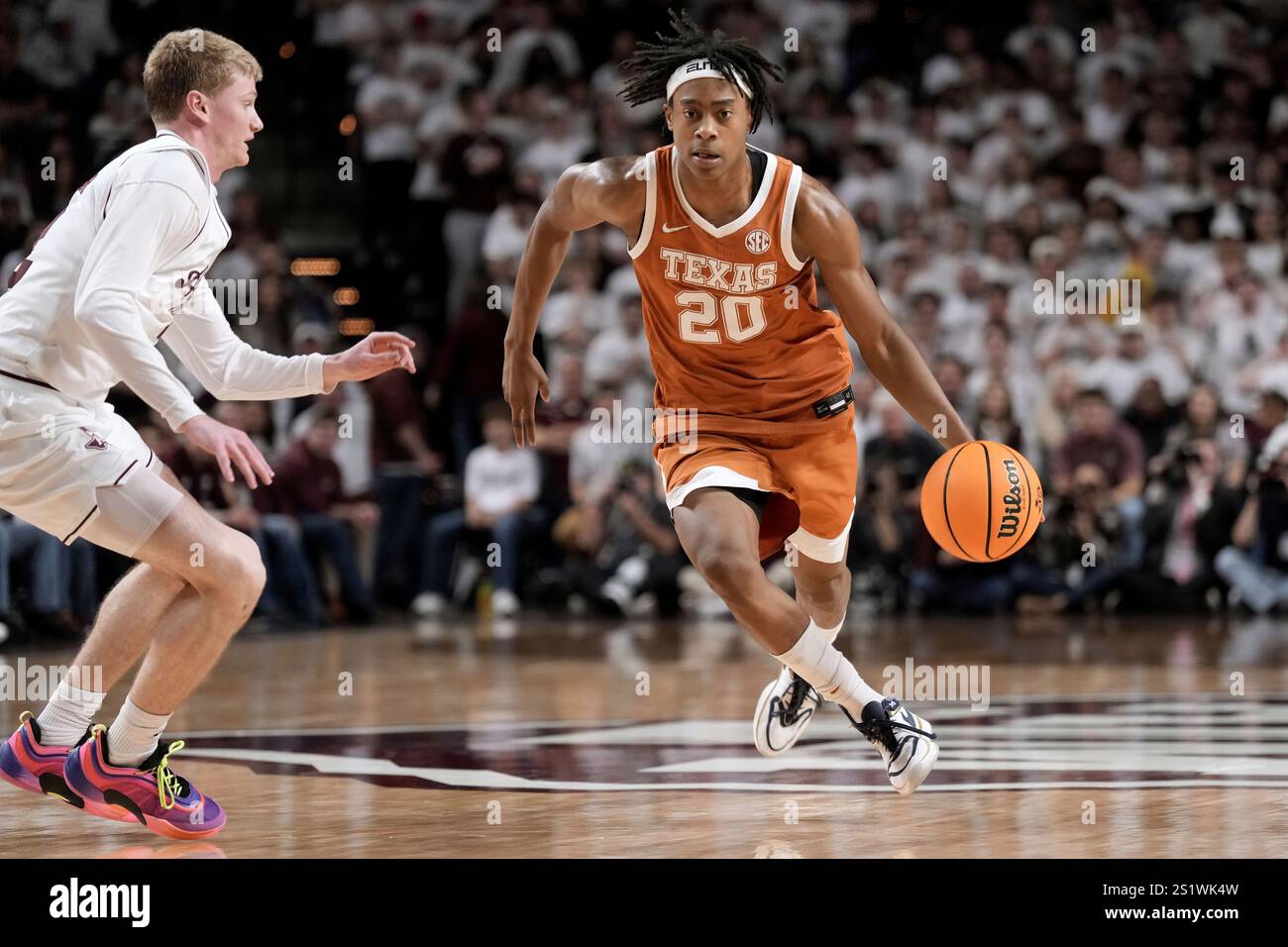 Texas guard Tre Johnson (20) drives past Texas A&M guard Hayden Hefner ...