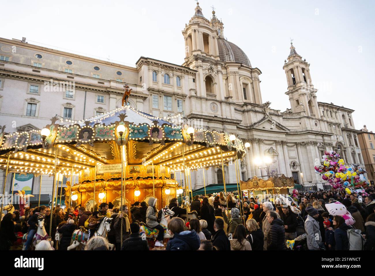 Rome, Italy. Christmas market in Piazza Navona Stock Photo - Alamy