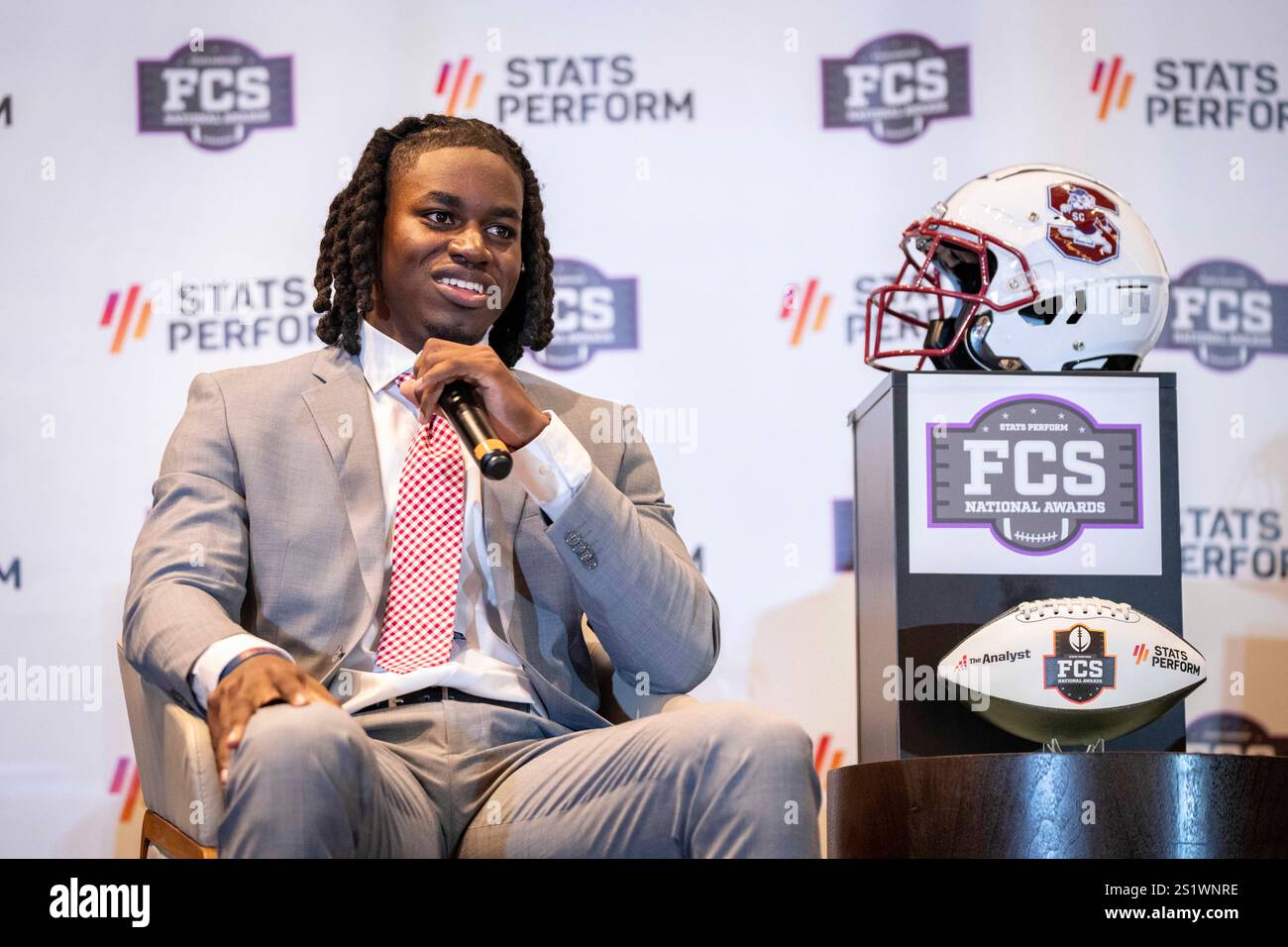 IMAGE DISTRIBUTED FOR STATS - South Carolina State quarterback Eric ...