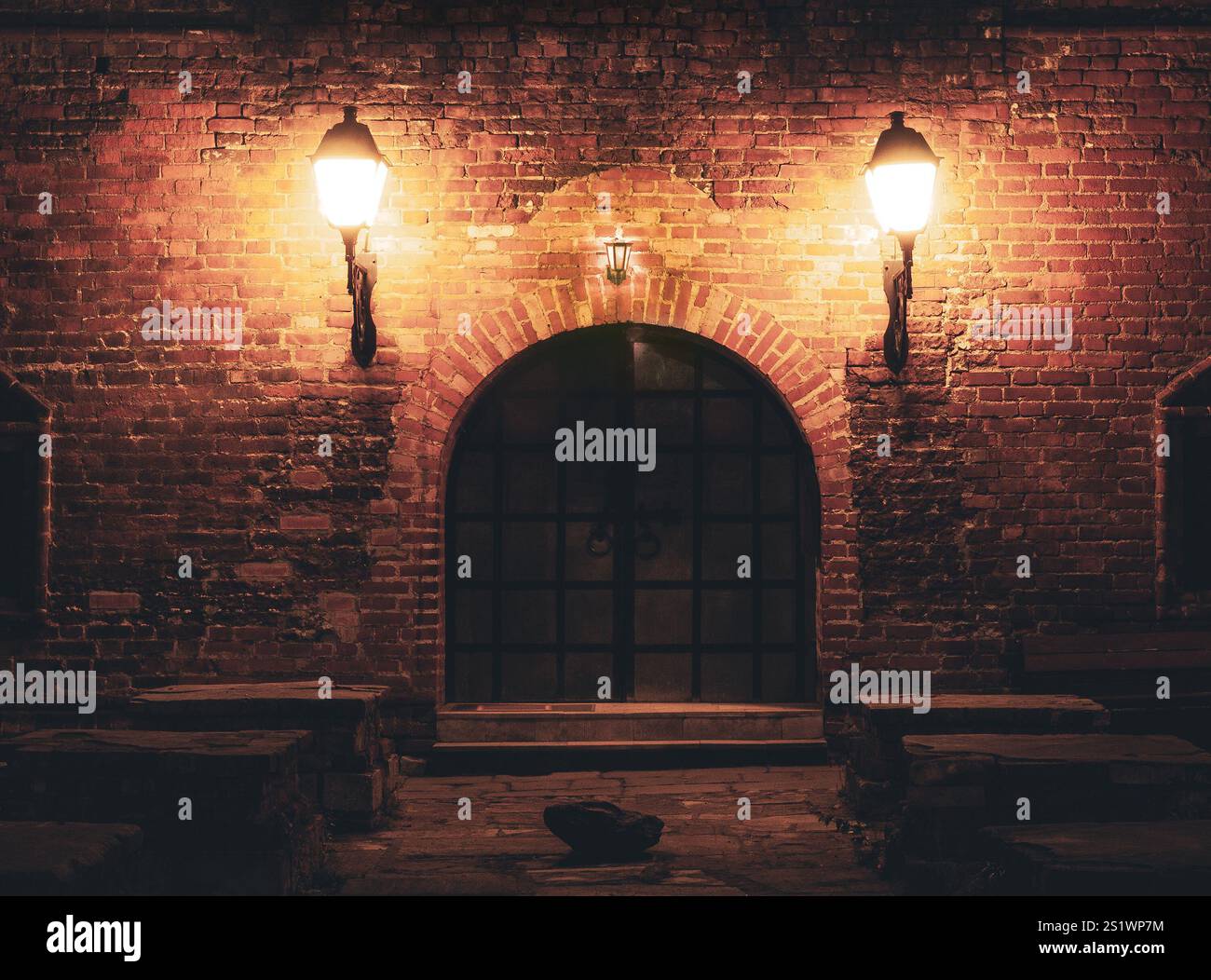 Old courtyard medieval architecture hi-res stock photography and images ...