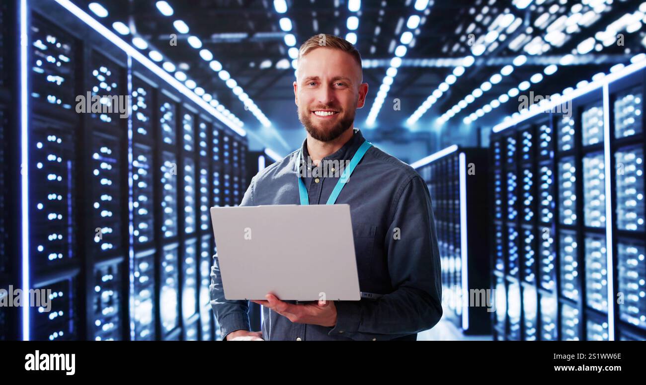 Data Center Cloud Computer Management By Engineer Stock Photo - Alamy