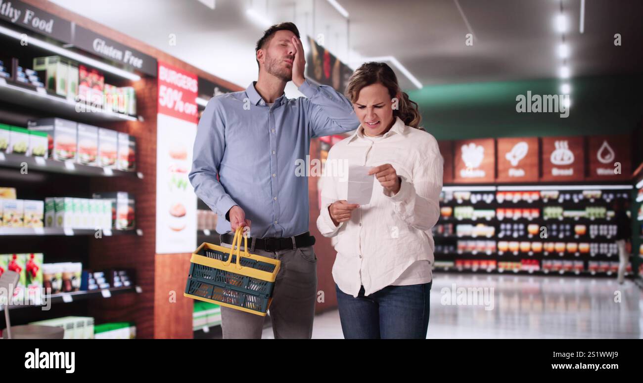 Confused man shop sale hi-res stock photography and images - Alamy