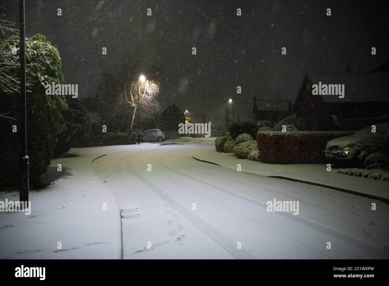 Doncaster, South Yorkshire, 5th January 2025. Overnight snow ...