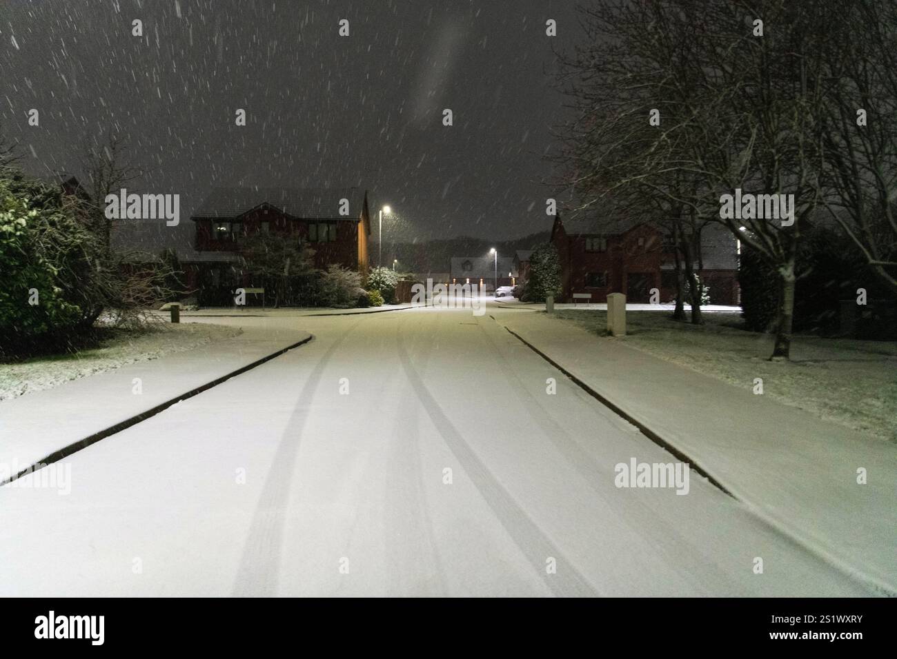 Doncaster, South Yorkshire, 5th January 2025. Overnight snow ...