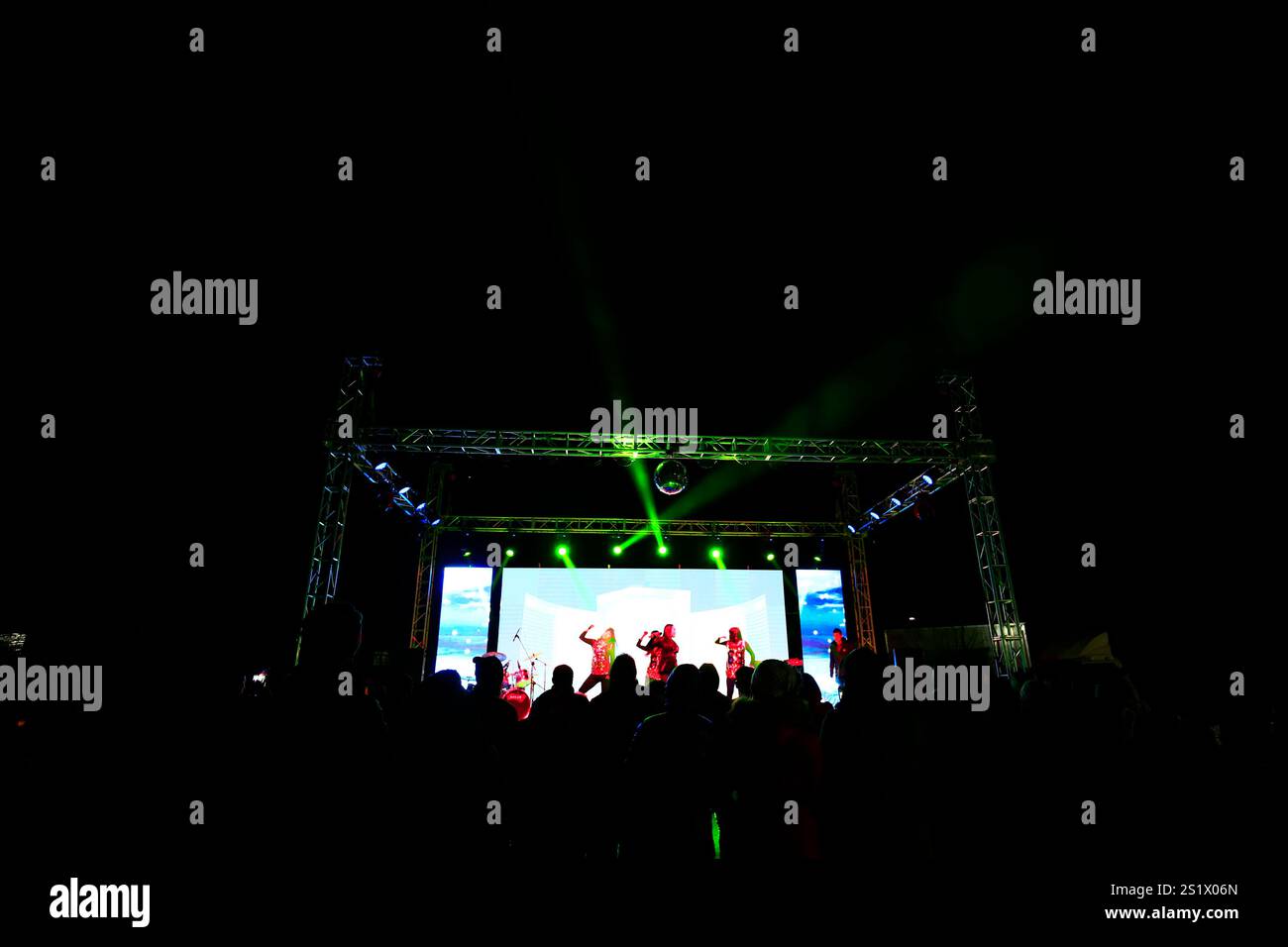 Stage lighting effect in the dark, fuzzy figure Stock Photo - Alamy
