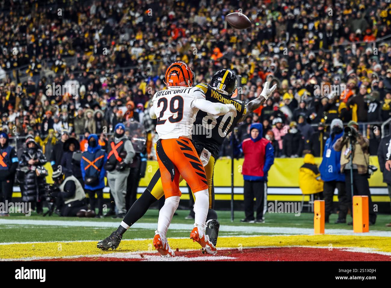 Cam taylor britt bengals hi-res stock photography and images - Alamy