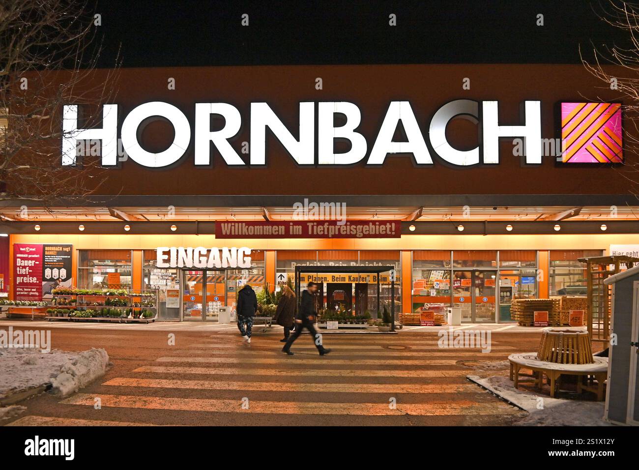Baumarktkette HORNBACH,Baumarkt, Aussenansicht einer Filiale mit ...
