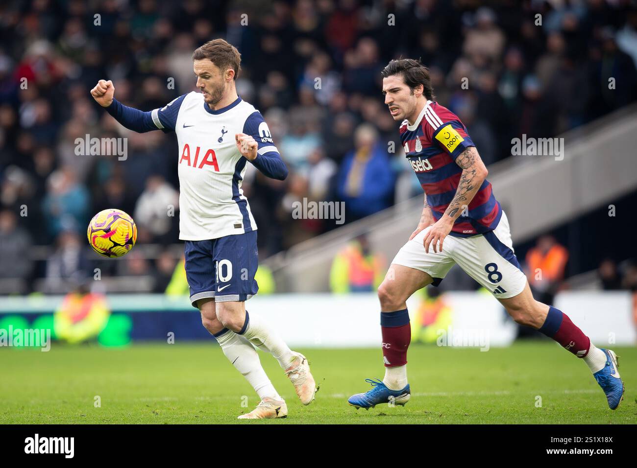 London, UK. 4th Jan, 2025. Newcastle United midfielder Sandro Tonali (8 ...