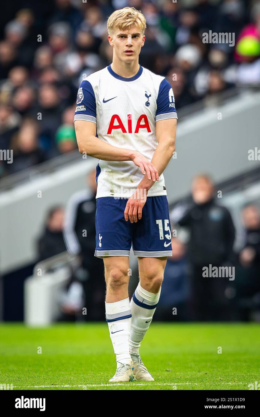 London, UK. 4th Jan, 2025. Tottenham Hotspur midfielder Lucas Bergvall ...