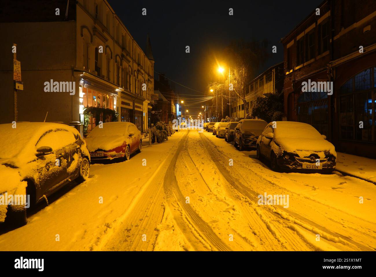 Liverpool, UK. 5th Jan, 2025. Heavy snow on the streets of Liverpool ...