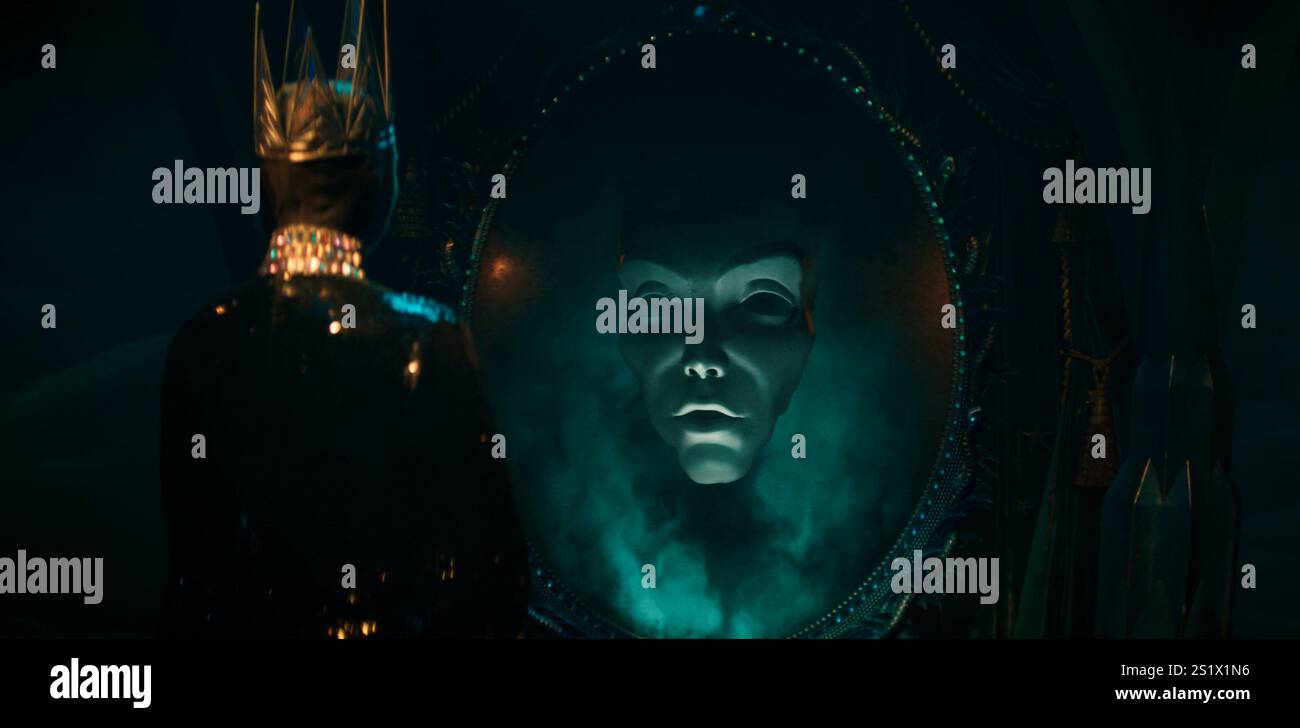 Snow White Gal Gadot Evil queen, magic mirror Stock Photo - Alamy