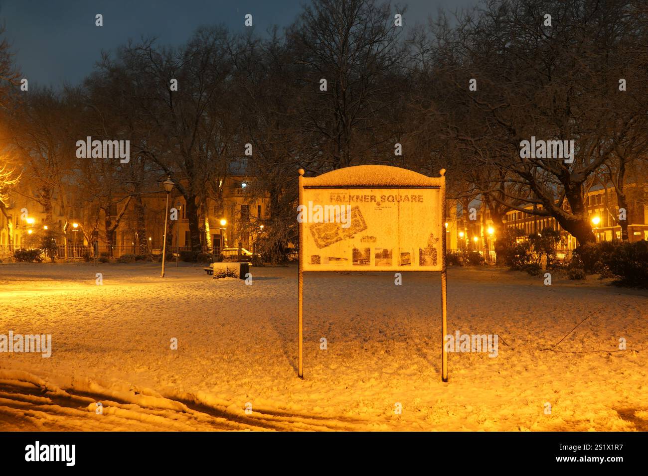Liverpool, UK. 5th Jan, 2025. Heavy snow on the streets of Liverpool ...