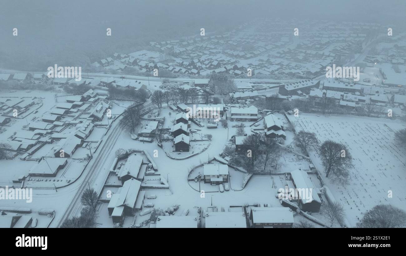 Heavy Snow falls in the village of Monk Bretton after a amber weather ...