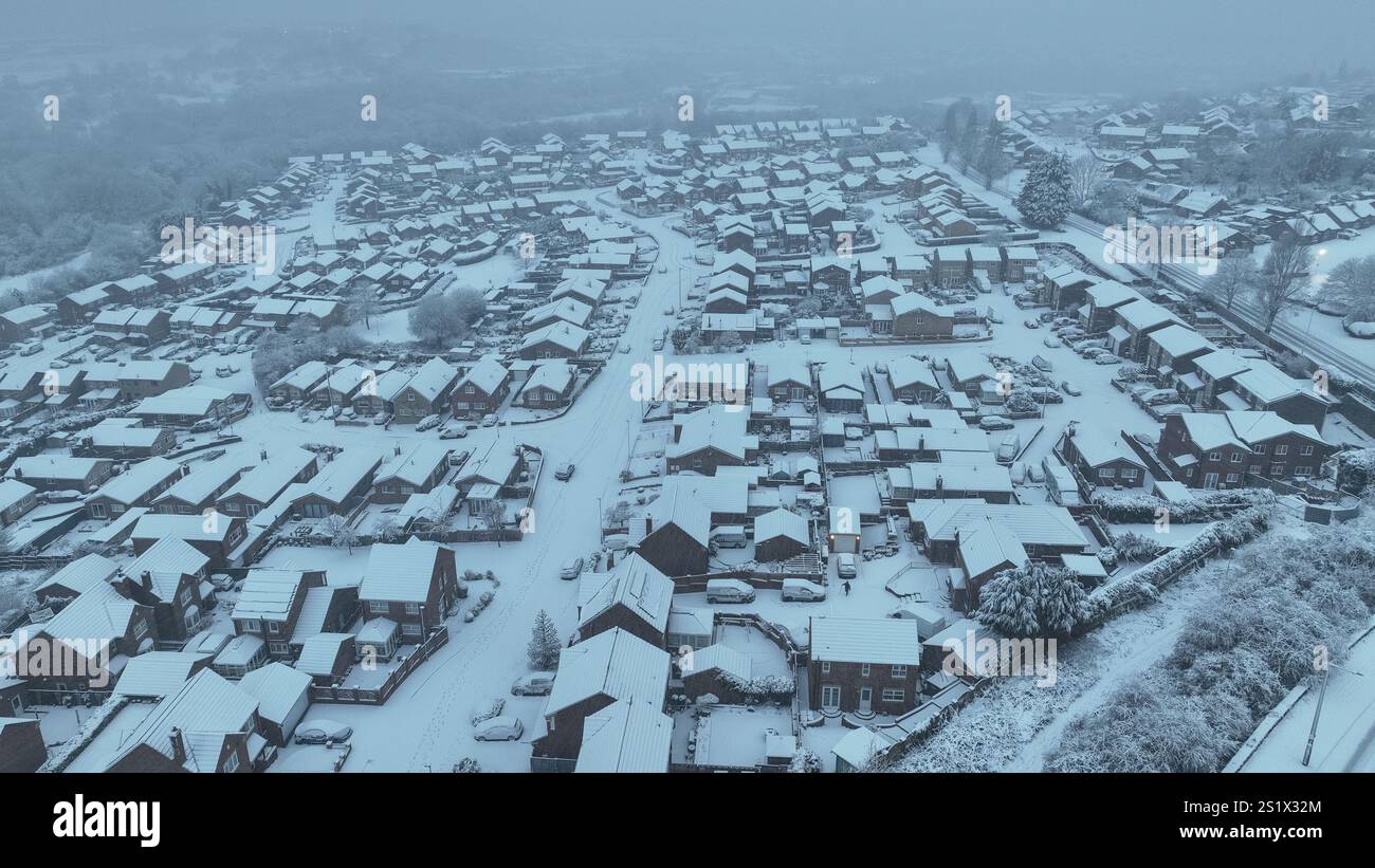Barnsley, UK. 05th Jan, 2025. Heavy Snow falls in the village of Monk ...
