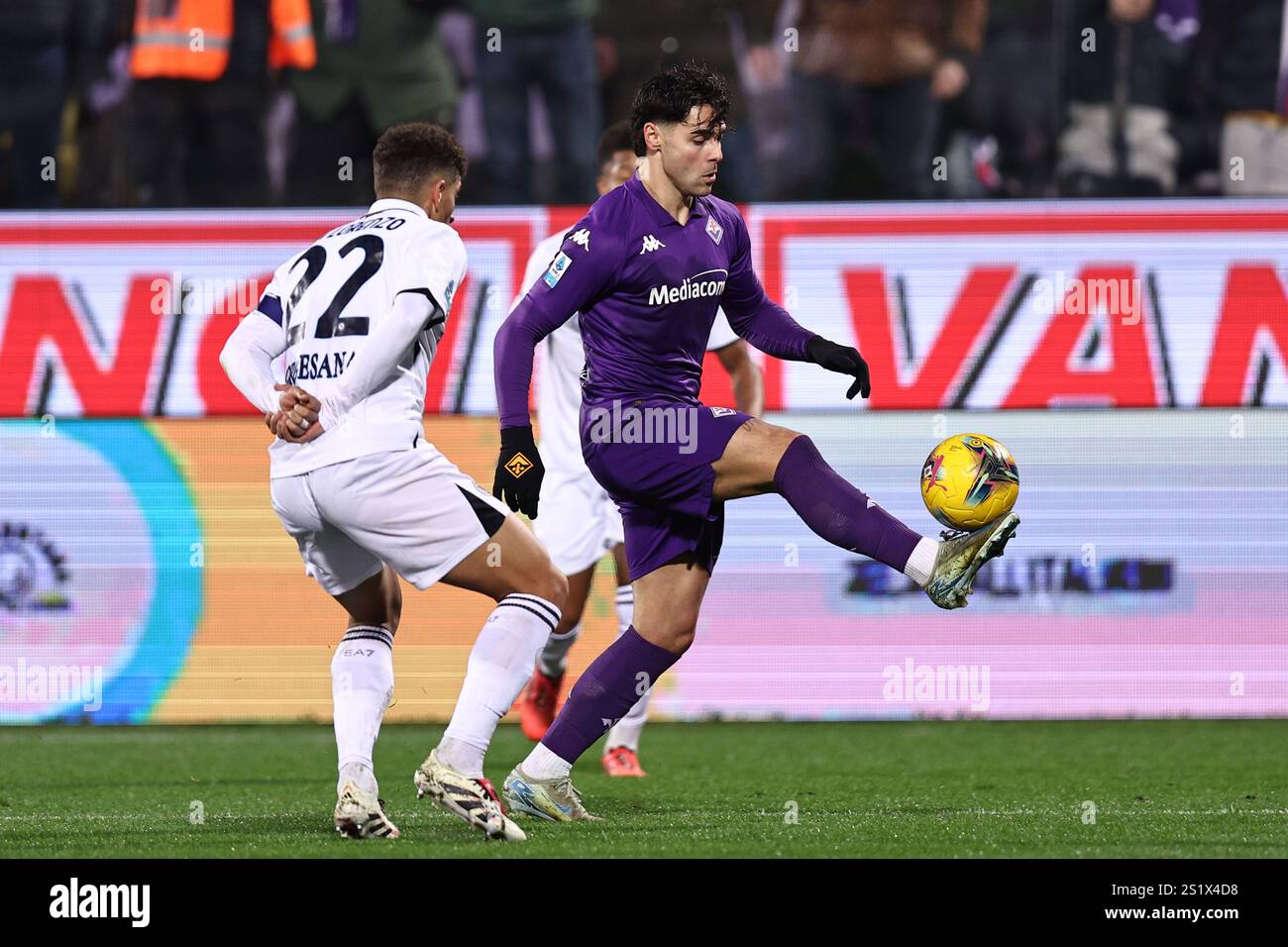 Riccardo Sottil (Fiorentina)Giovanni Di Lorenzo (Napoli) during the ...