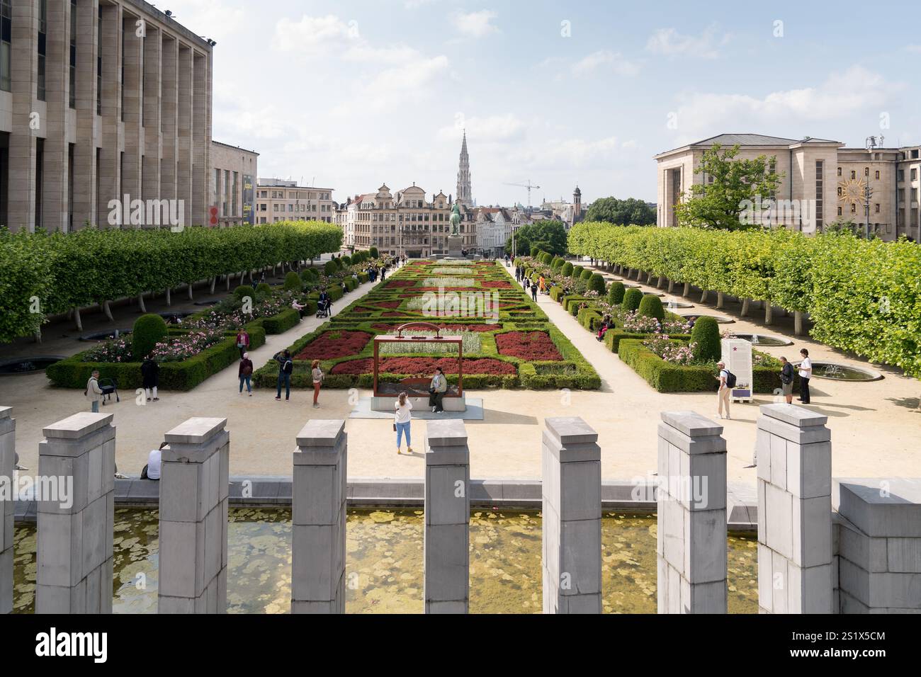 Mont des Arts / Kunstberg and Brabantine Gothic Hotel de Ville (Town ...