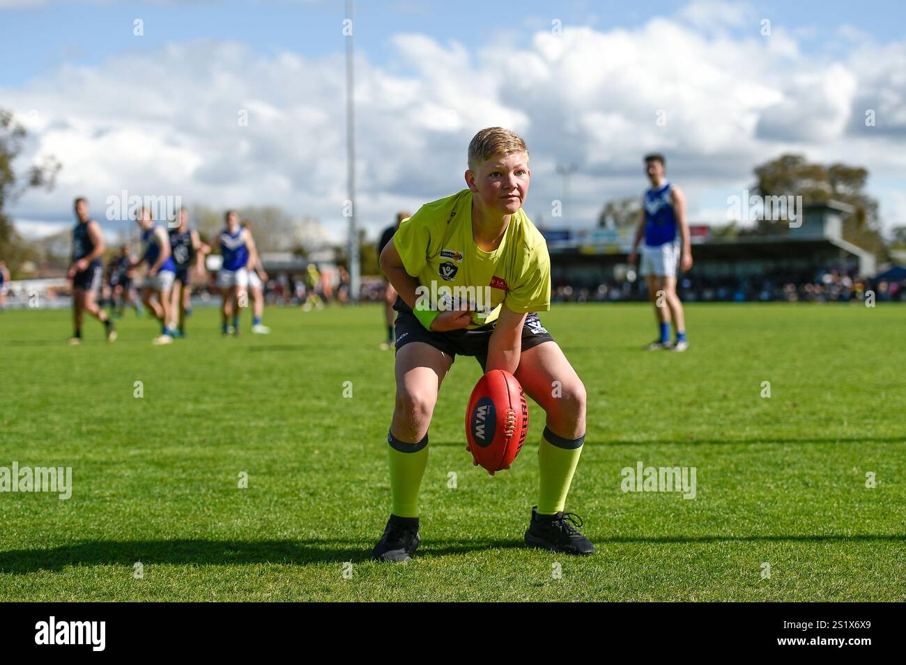 Footy umpire hi-res stock photography and images - Alamy