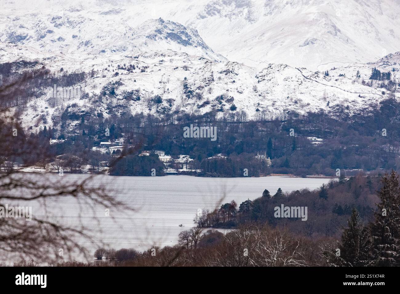 Lake Windermere Cumbria, UK. 5th Jan, 2025. UK Weather Snow Windermere ...