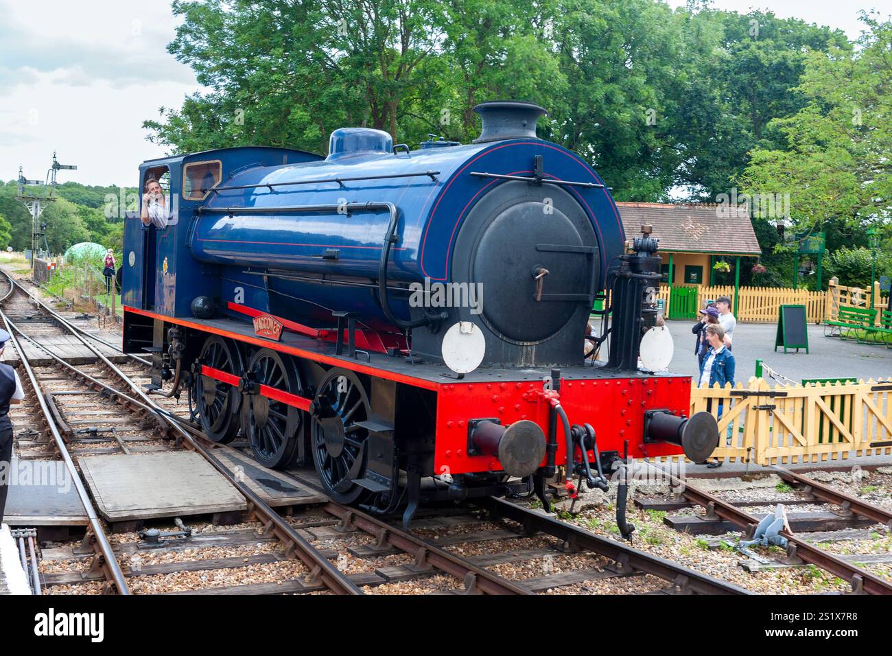 Steam locomotive Hunslet ‘Austerity’ WD192 "Waggoner" at Havenstreet ...