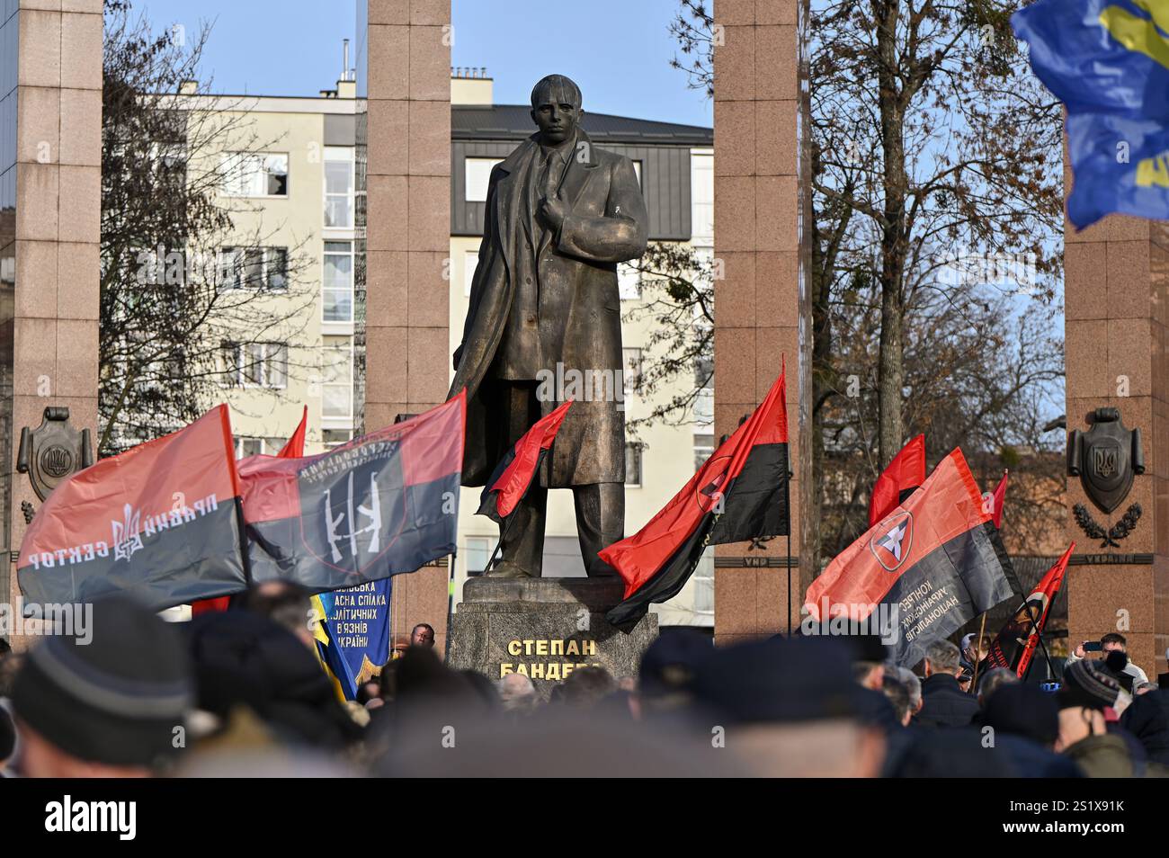 Non Exclusive: LVIV, UKRAINE - JANUARY 1, 2025 - The monument to Stepan ...