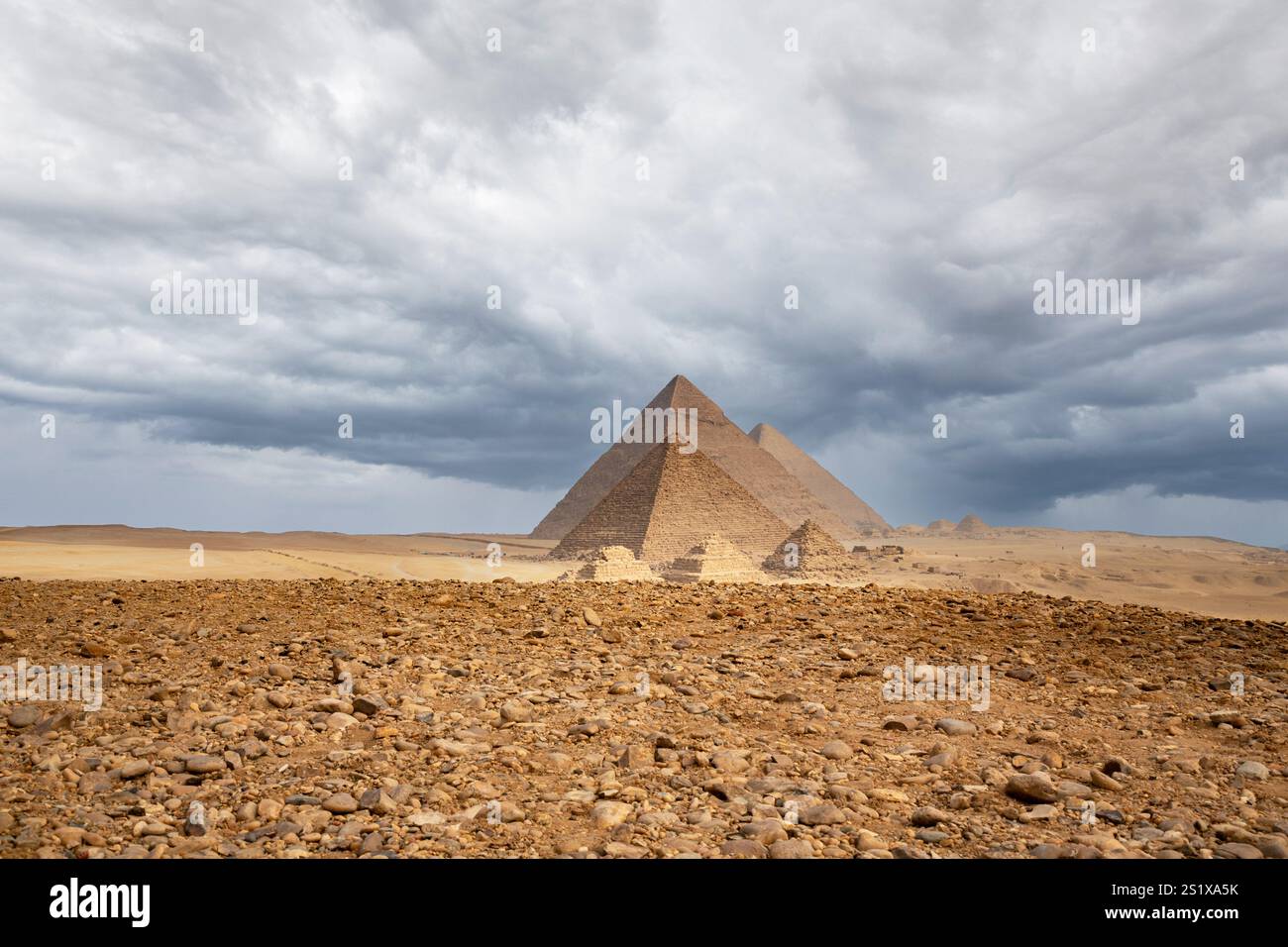 Egypt. Cairo - Giza. General view of pyramids from the Giza Plateau ...