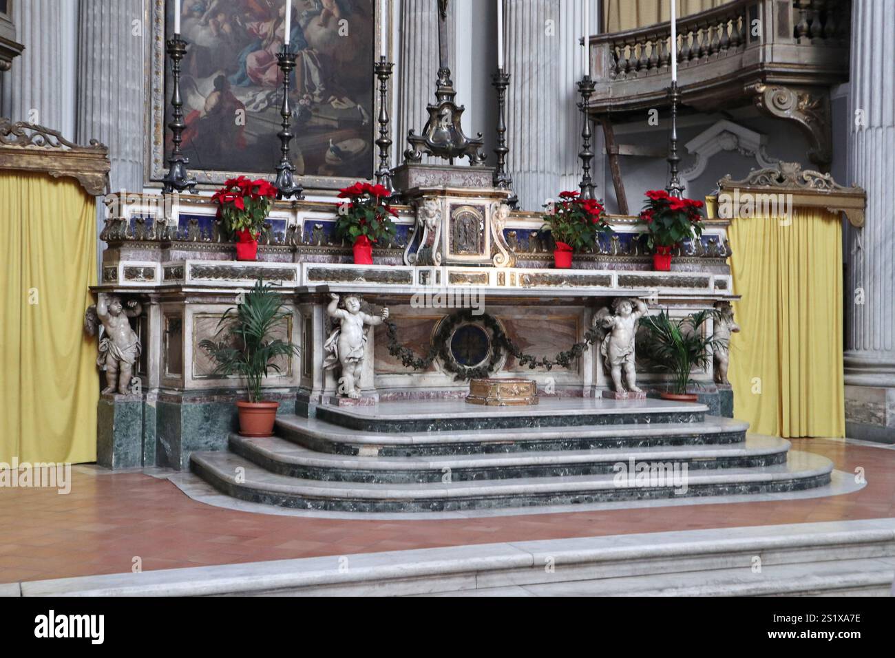 Napoli - Altare maggiore della Basilica dell'Annunziata Stock Photo - Alamy