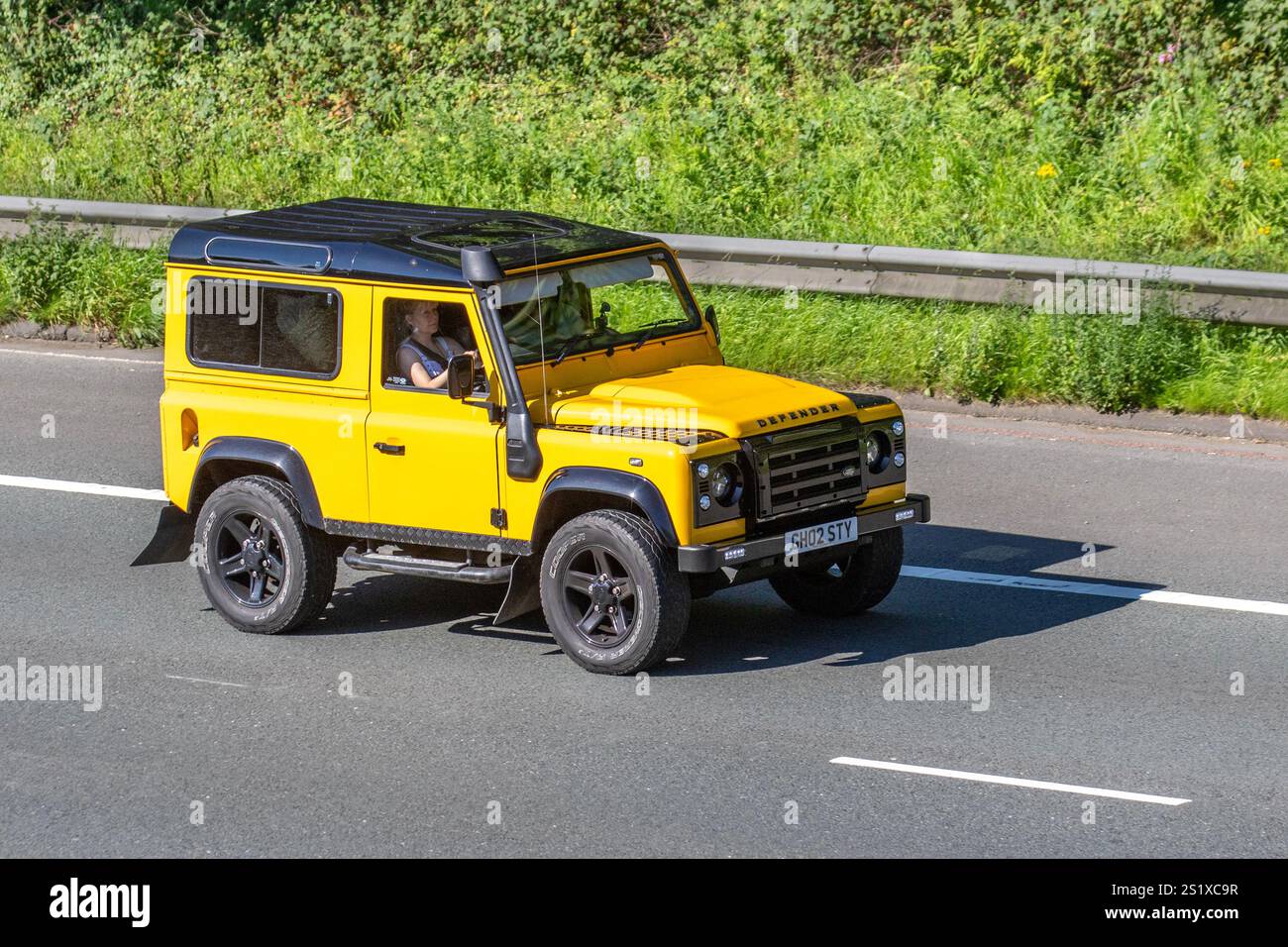 Defender 90 county hard top hi-res stock photography and images - Alamy