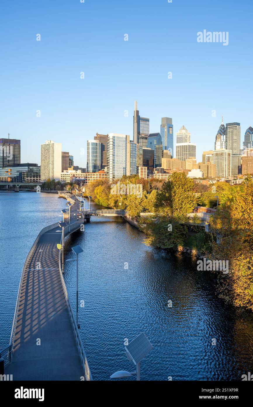 The skyline of downtown Philadelphia with the Schuylkill river in the ...