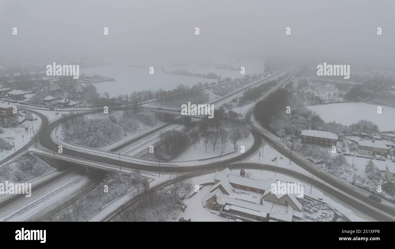 Heavy Snow fall in Barnsley at junction 37 of the M1 after an amber ...